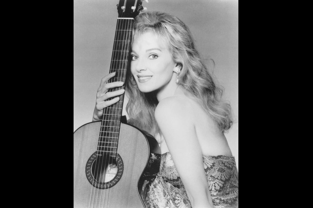 The 10 Most Legendary Women Rock Guitarists - The Quick Report