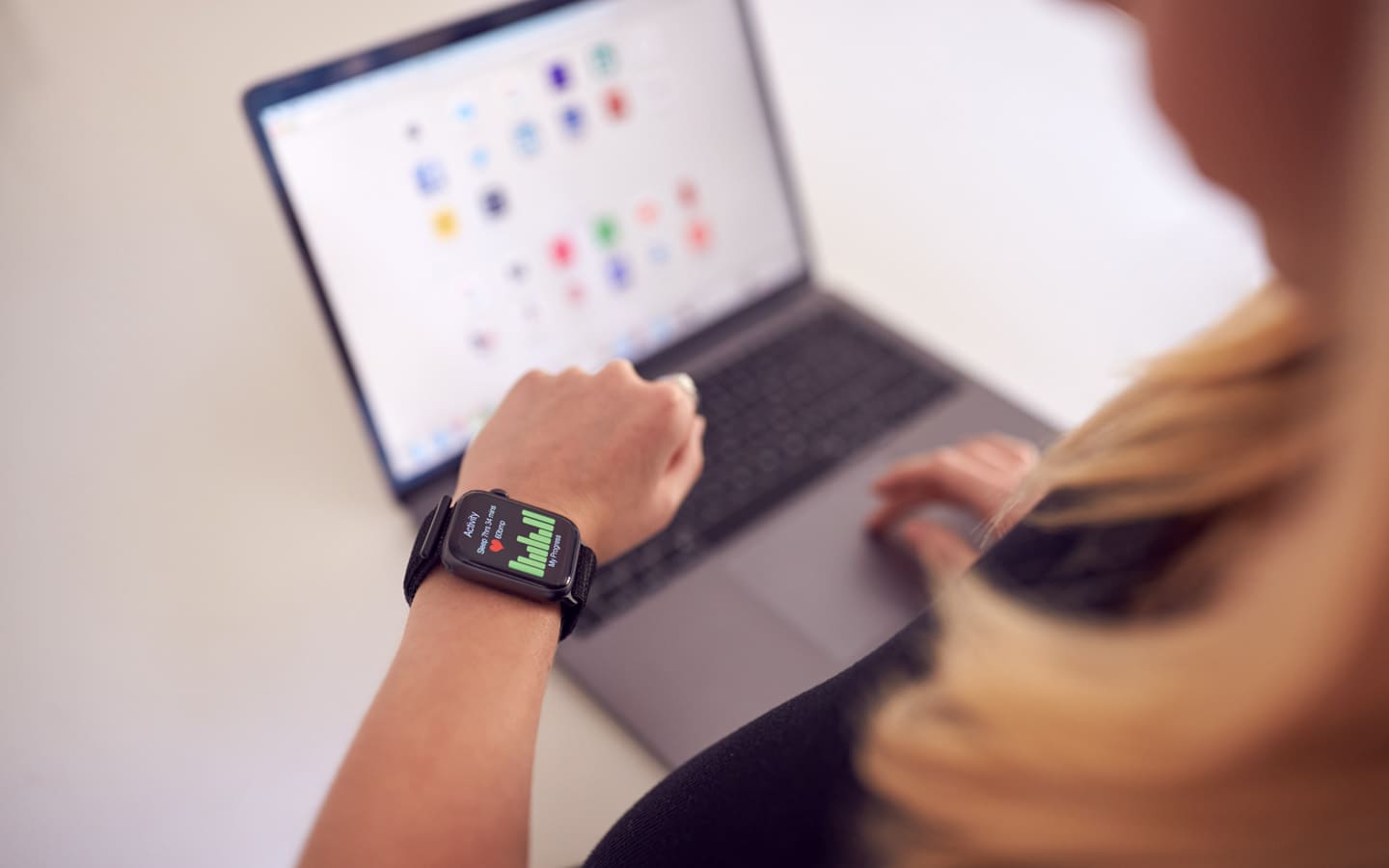 10 Benefits of Using a Smartwatch - The Quick Report