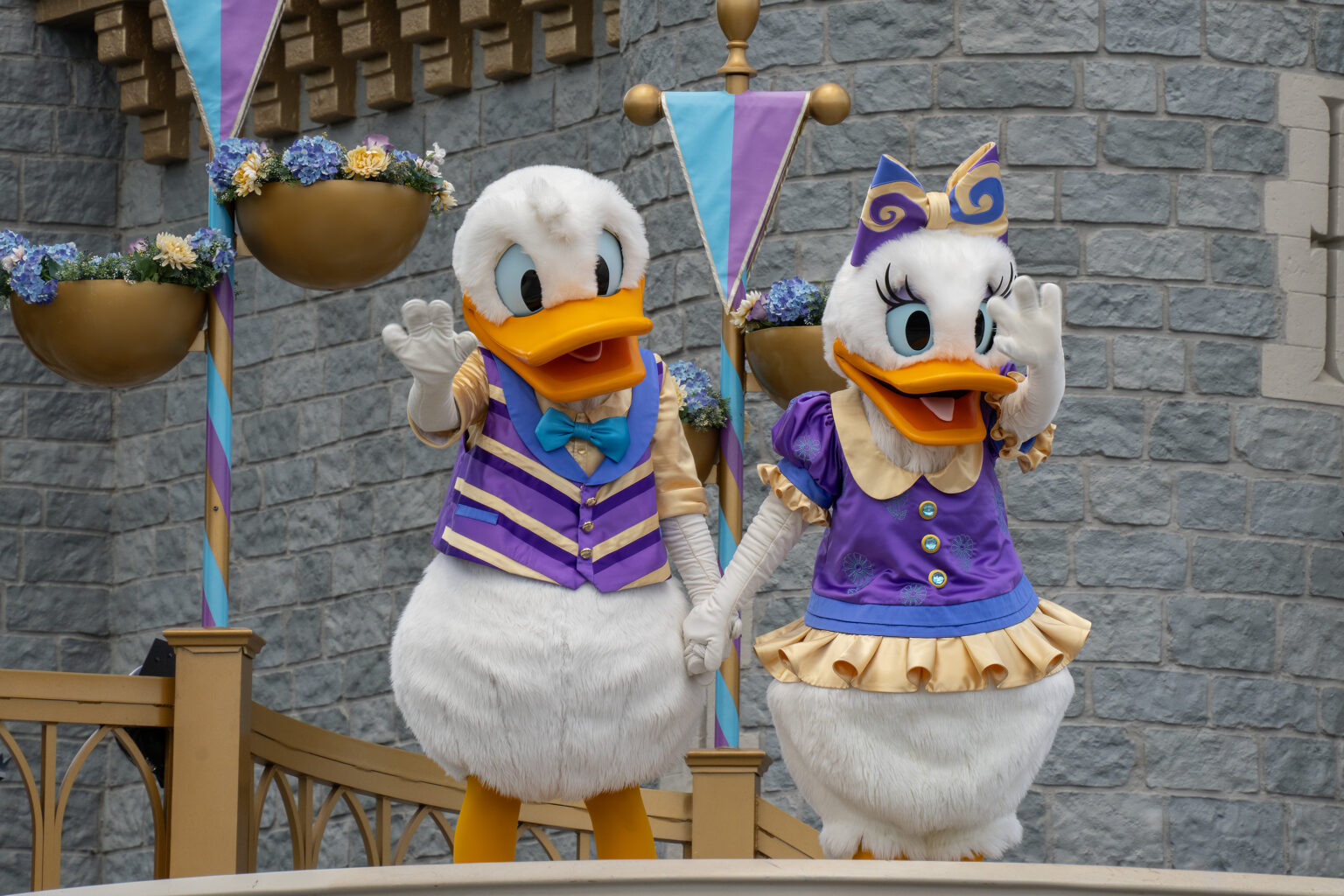 25 Crazy Facts About Working at Disney Theme Parks - The Quick Report