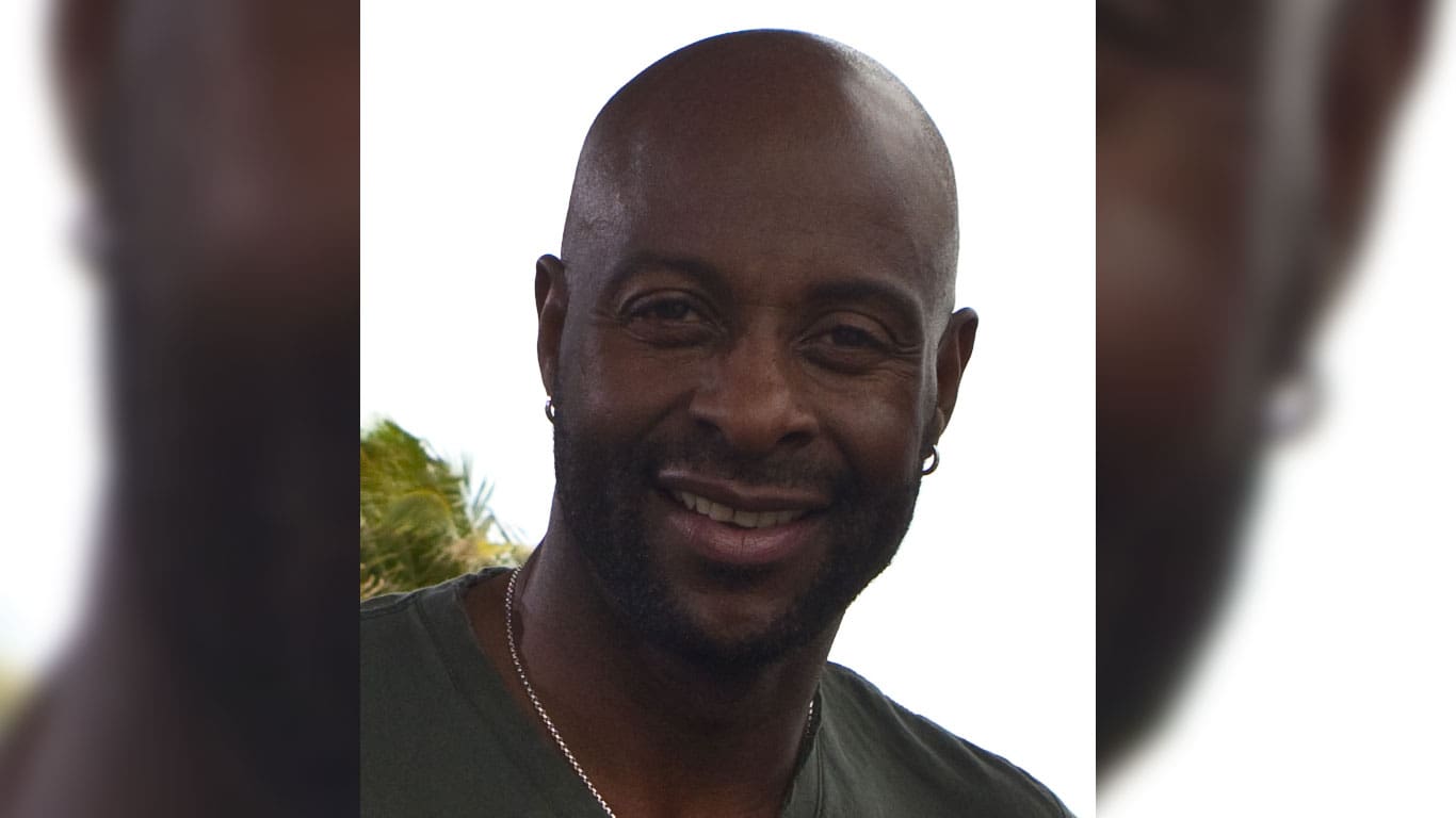 20 NFL Legends from the 1990s That Dominated the Gridiron - The Quick ...